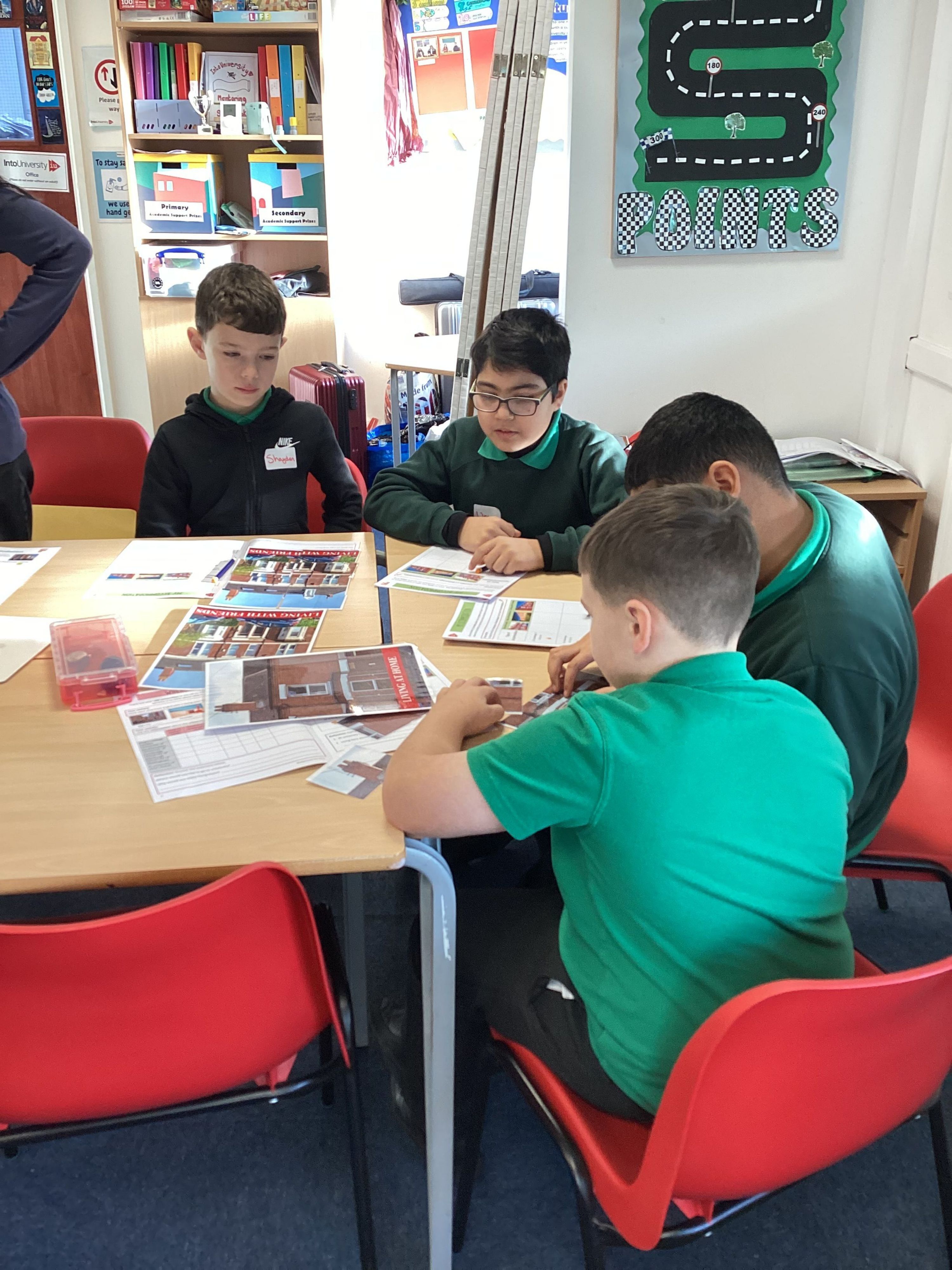 Hawthorn Primary School - IntoUniversity