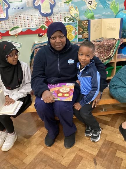 Hawthorn Primary School - Parents' Reading Session for World Book Day