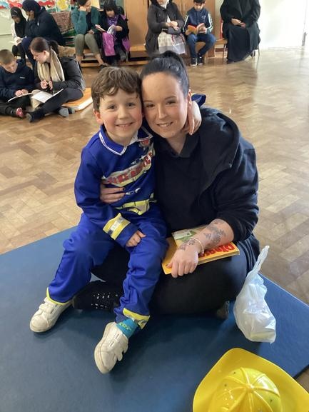 Hawthorn Primary School - Parents' Reading Session for World Book Day