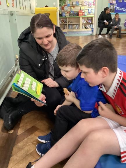 Hawthorn Primary School - Parents' Reading Session for World Book Day